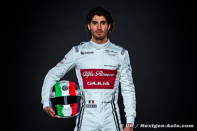 Photos - 2019 F1 drivers portraits and helmets