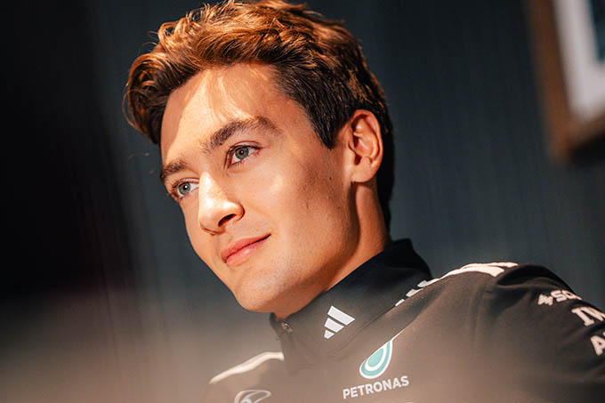 Russell : L'annonce du départ de Hamilton chez Ferrari était 'une bombe'