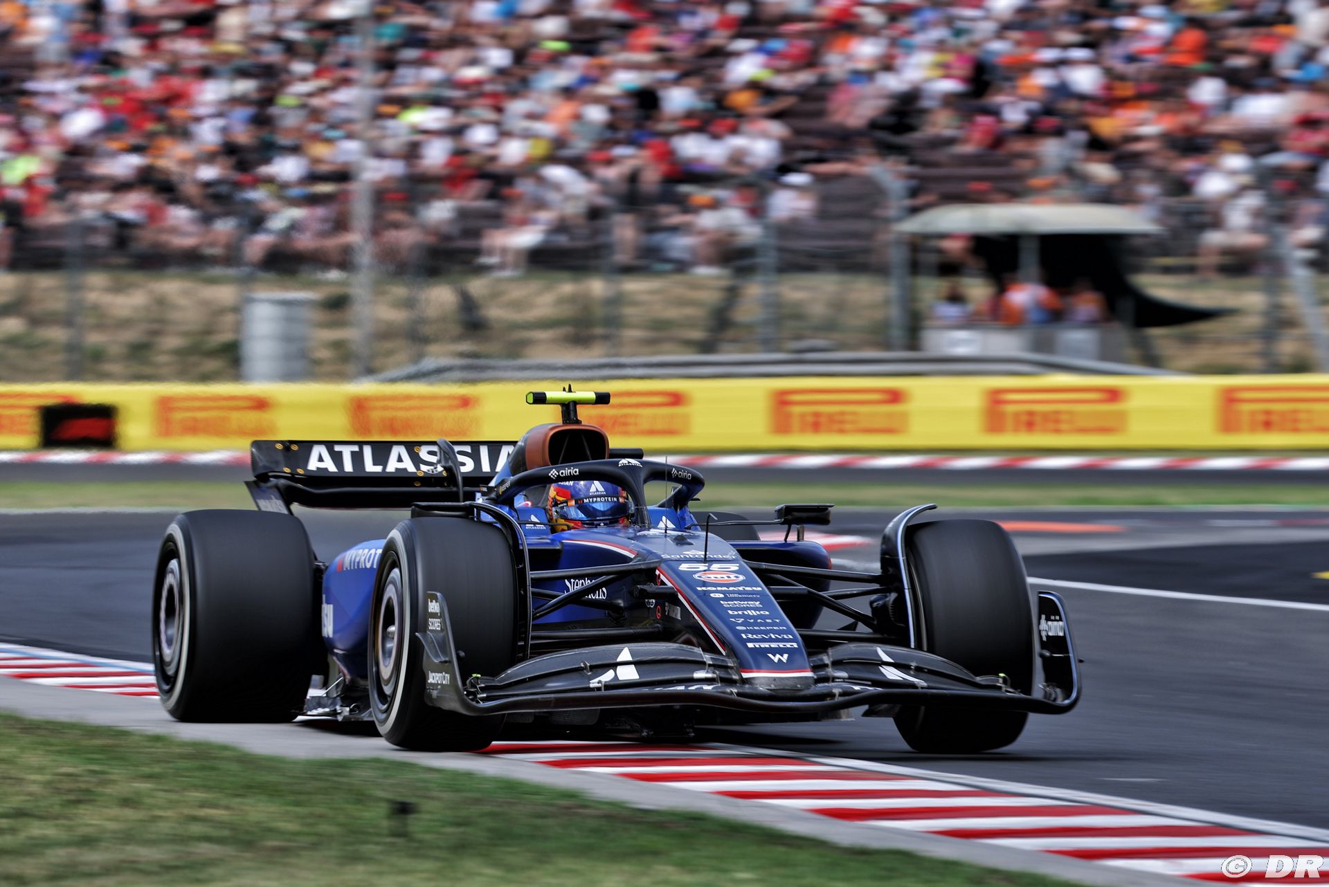 Williams lose Santander and gain Barclays backing ahead of delayed reveal