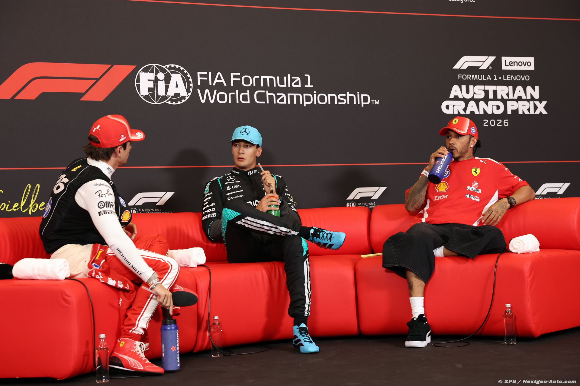 Deux Ferrari contre une Mercedes : Russell se méfie, Leclerc et ...