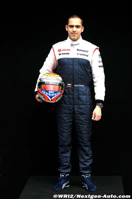 Photos - 2013 F1 drivers portraits and helmets